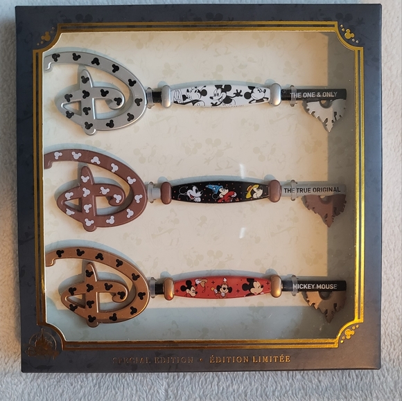 Disney | Other | Special Edition Disney Mickey Mouse Key Setnew In Box ...